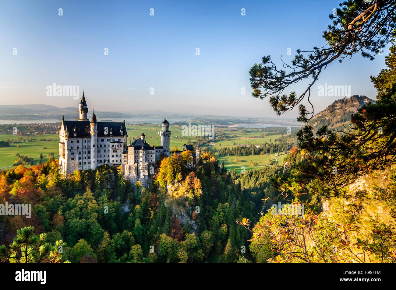 Schwangau castle schloss neuschwanstein lake hi-res stock photography ...