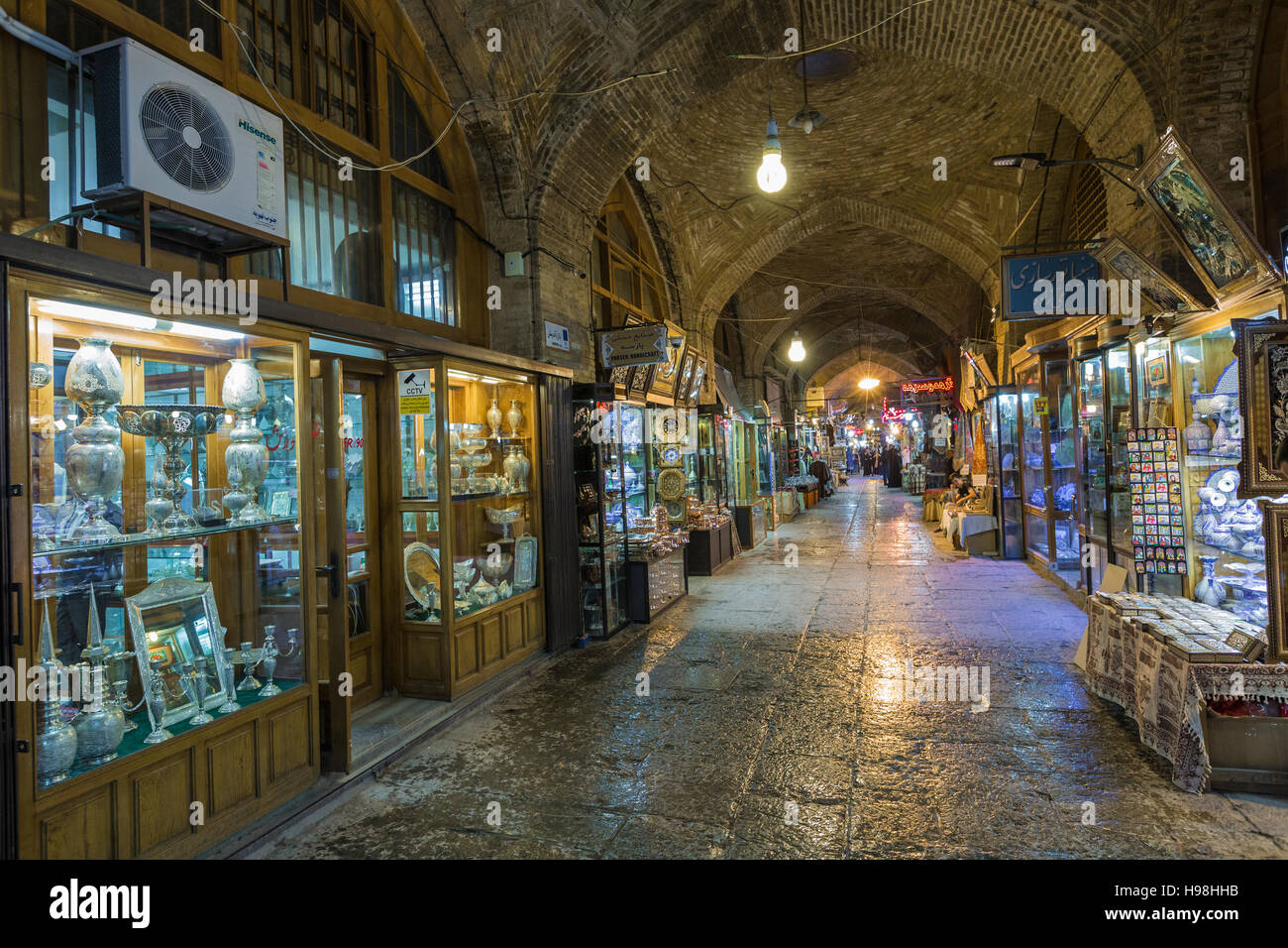 ISFAHAN, IRAN - OCTOBER 06, 2016: Traditional iranian market (Bazaar ...