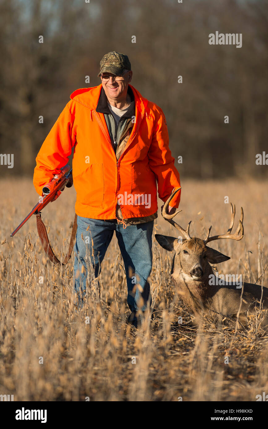 A deer hunter with a large Whitetail Buck Stock Photo - Alamy