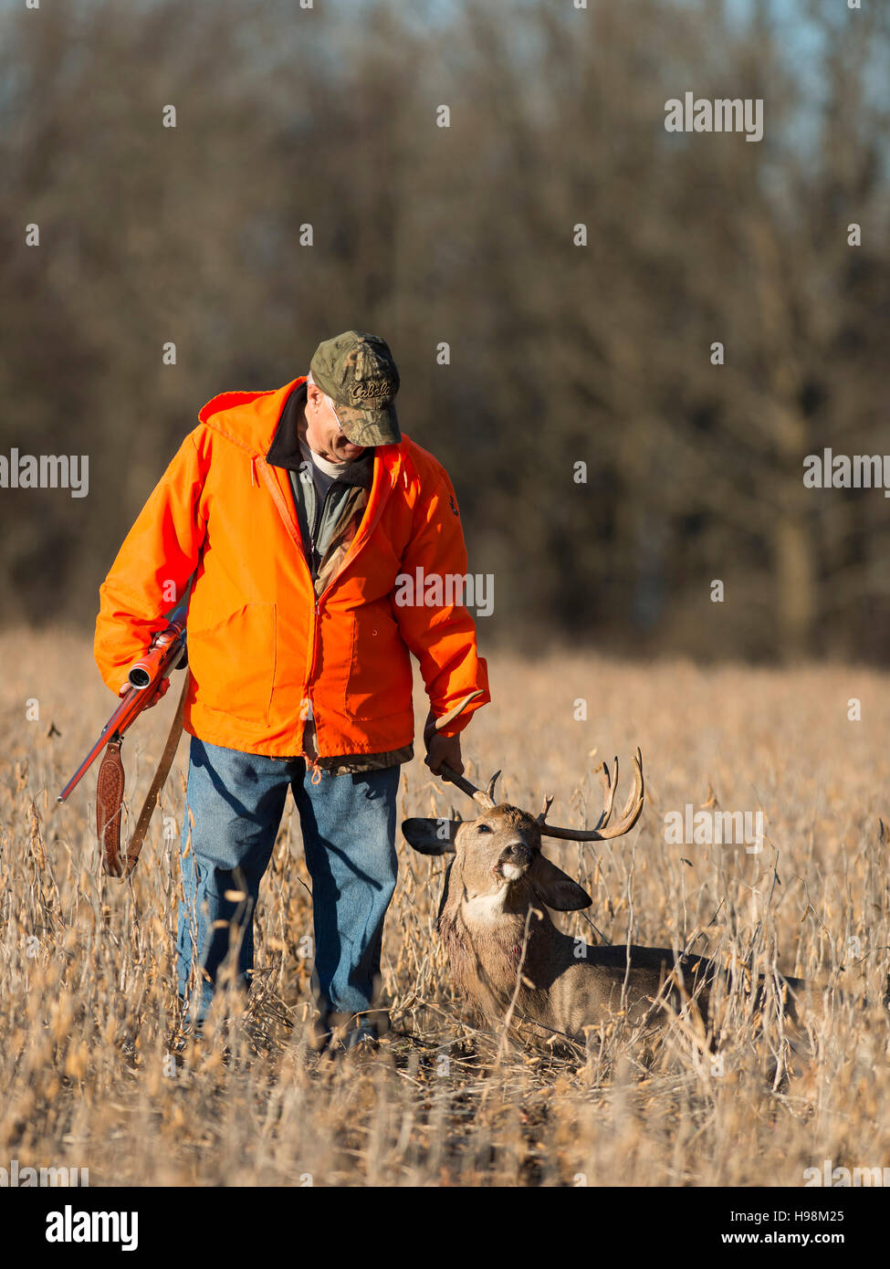 A deer hunter with a large Whitetail Buck Stock Photo - Alamy