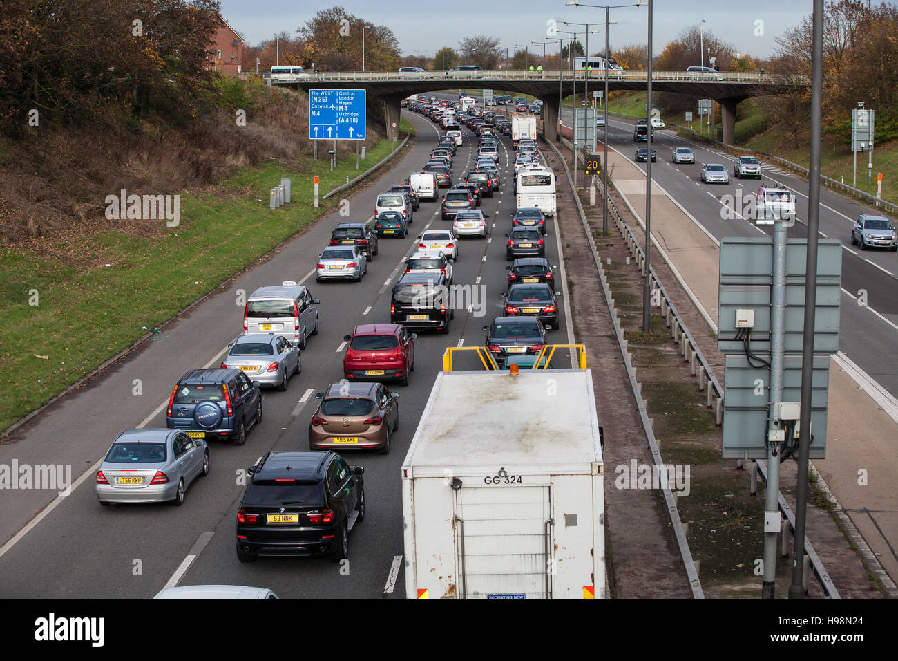 Airport spur road hi-res stock photography and images - Alamy