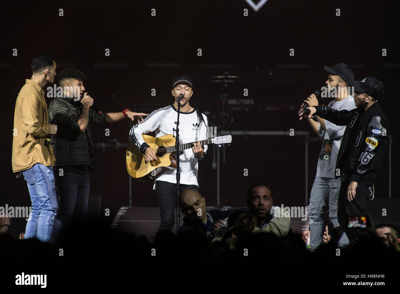 Mic lowry hi-res stock photography and images - Alamy