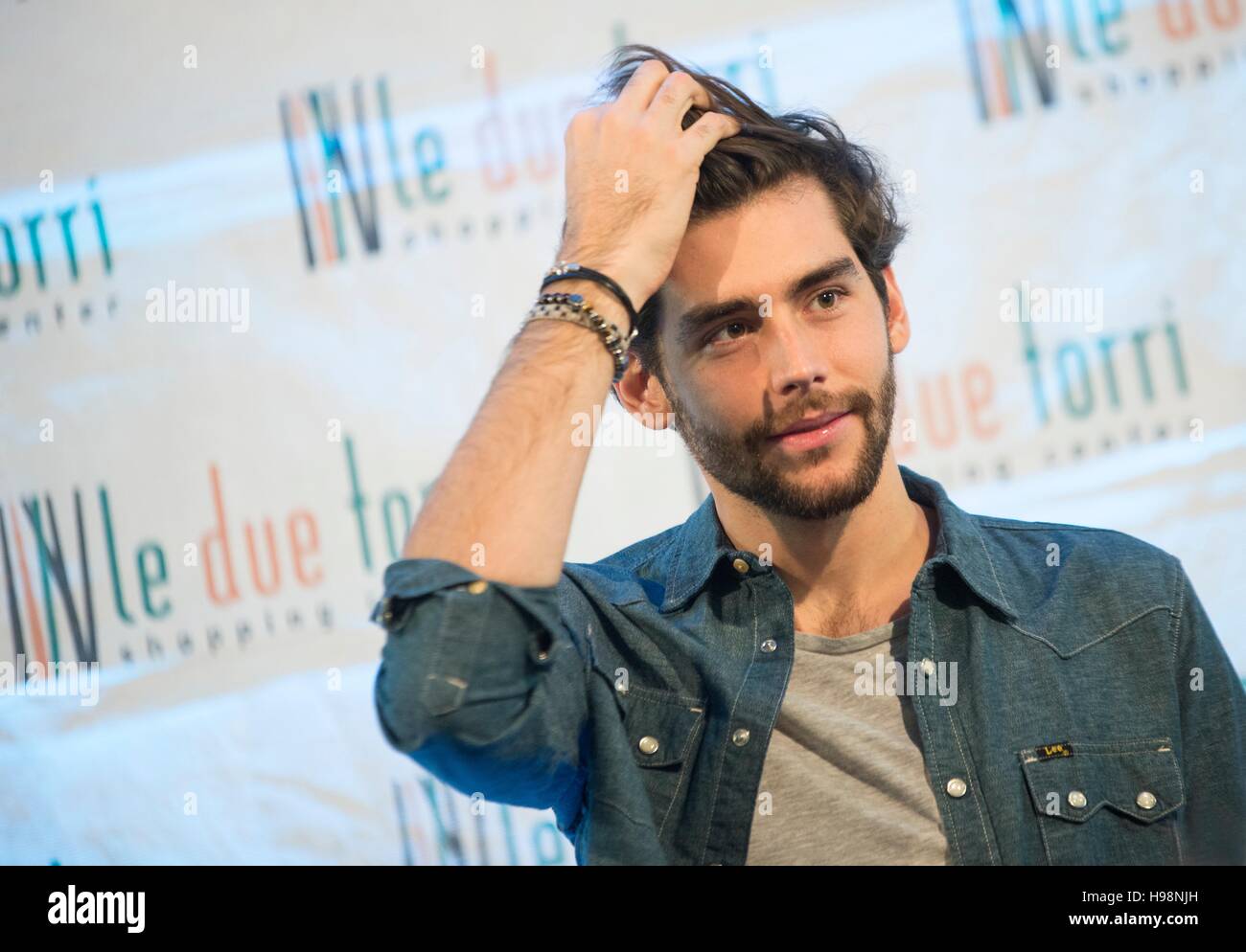 Vipra concerto live a Bergamo Stock Photo - Alamy