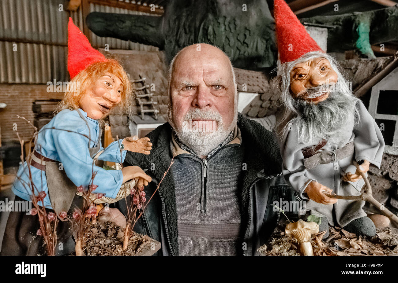 Bad Schwartau, Germany. 14th Nov, 2016. Rolf Kirsten shows off two of ...