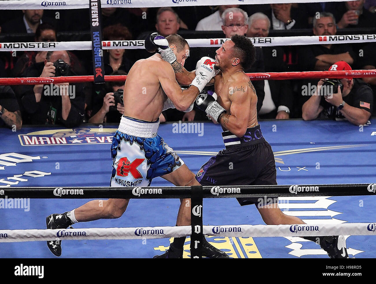 Las Vegas, Nevada, USA. 19th Nov, 2016. Light Heavyweight boxer Andre ...