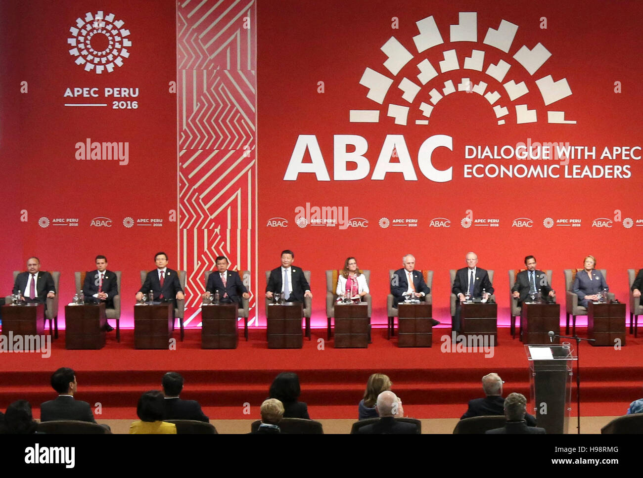 Lima, Peru. 19th Nov, 2016. Chinese President Xi Jinping (5th L), along ...