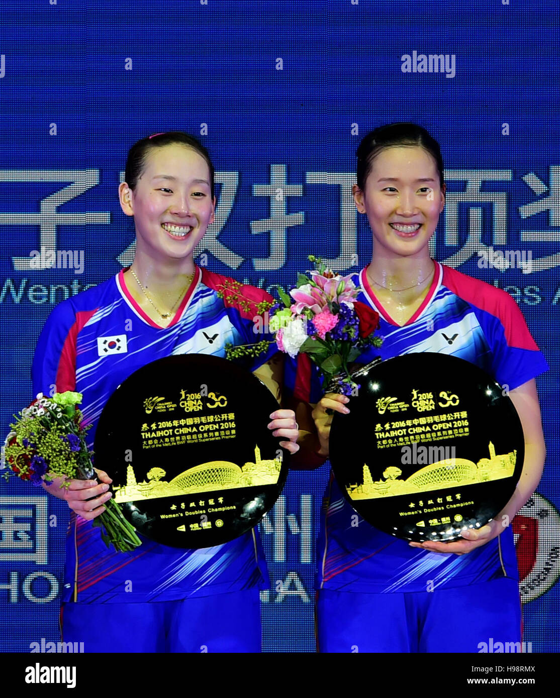 Fuzhou, Fujian Province. 20th Nov, 2016. Chang Ye Na(R) and Lee So Hee ...
