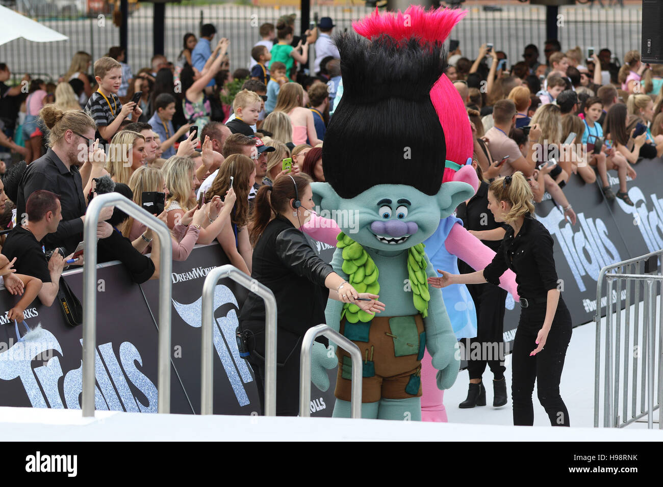 Sydney, Australia. 20 November 2016. Trolls arrive on the red carpet ...
