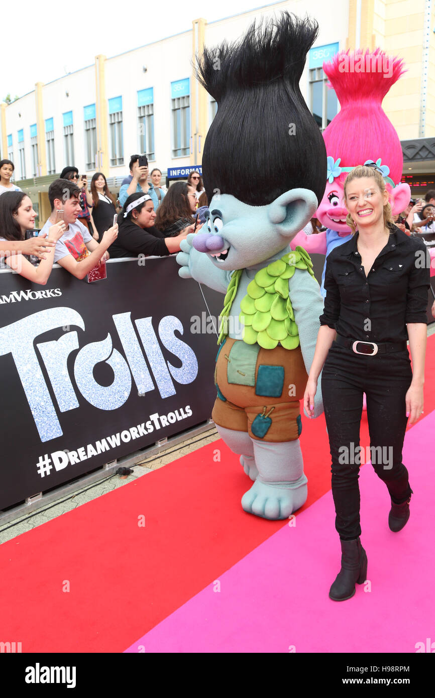 Sydney, Australia. 20 November 2016. Trolls arrive on the red carpet ...