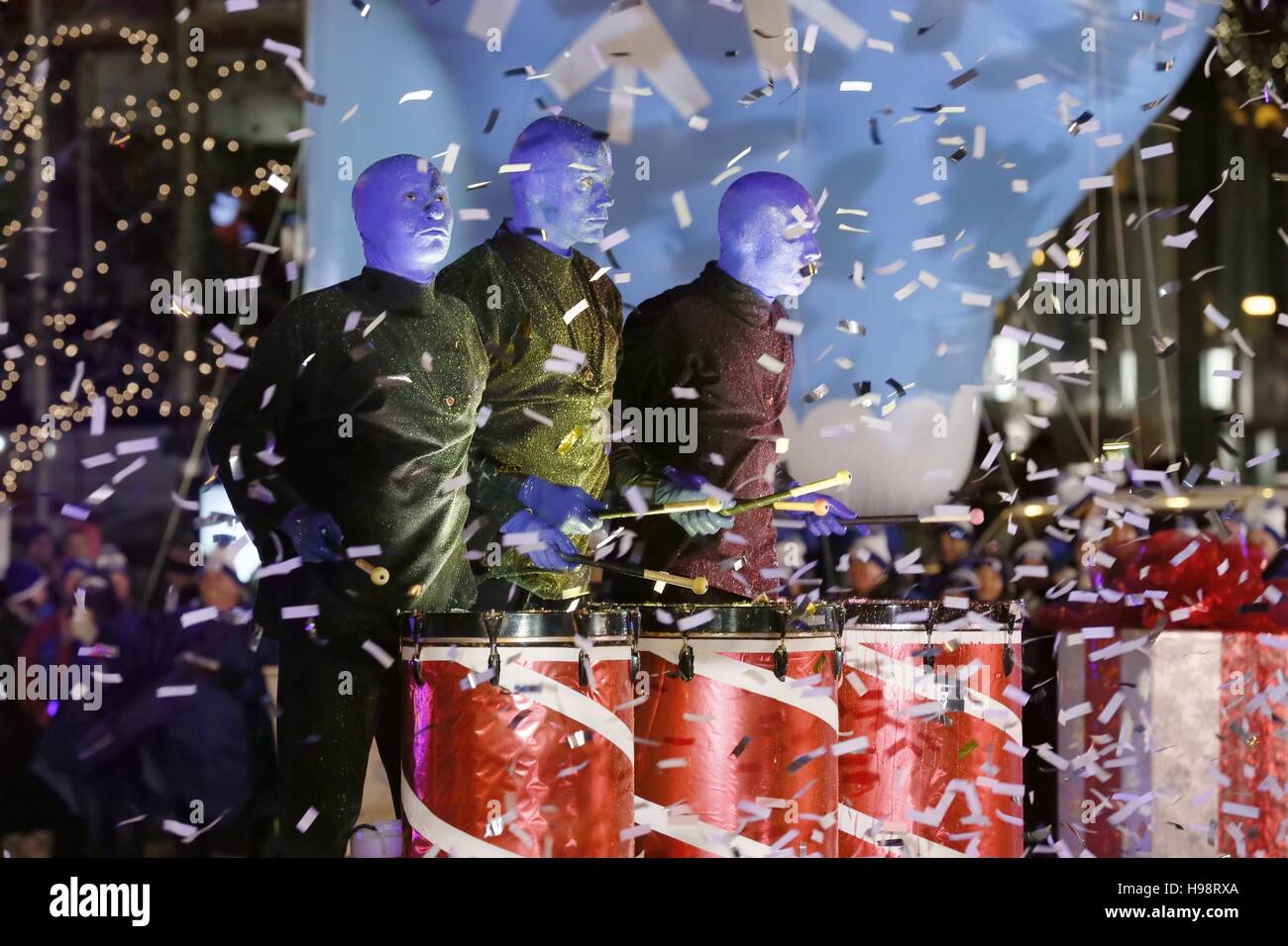 Chicago, USA. 19th Nov, 2016. Actors perform in the 25th Magnificent ...