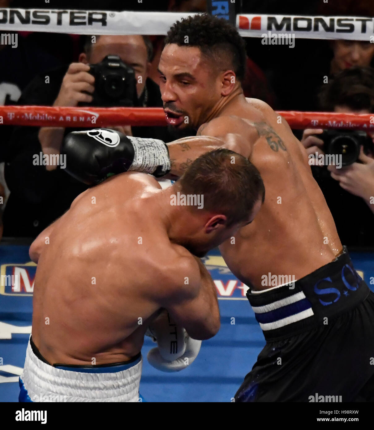 Las Vegas NV, USA. 19th Nov, 2016. (in blk trunks) Andre Ward goes 12 ...