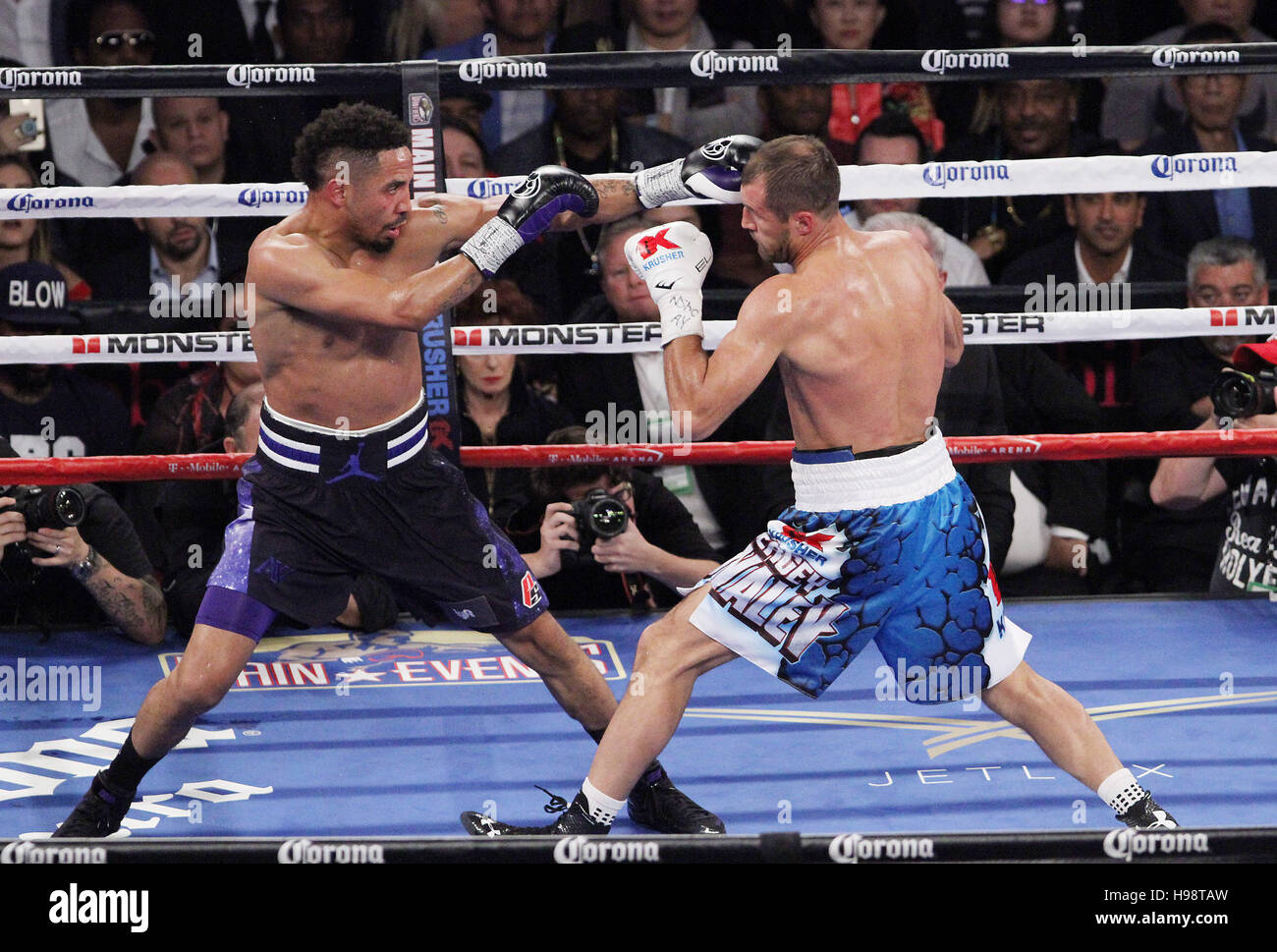Las Vegas, Nevada, USA. 20th Nov, 2016. Light Heavyweight boxers Andre ...