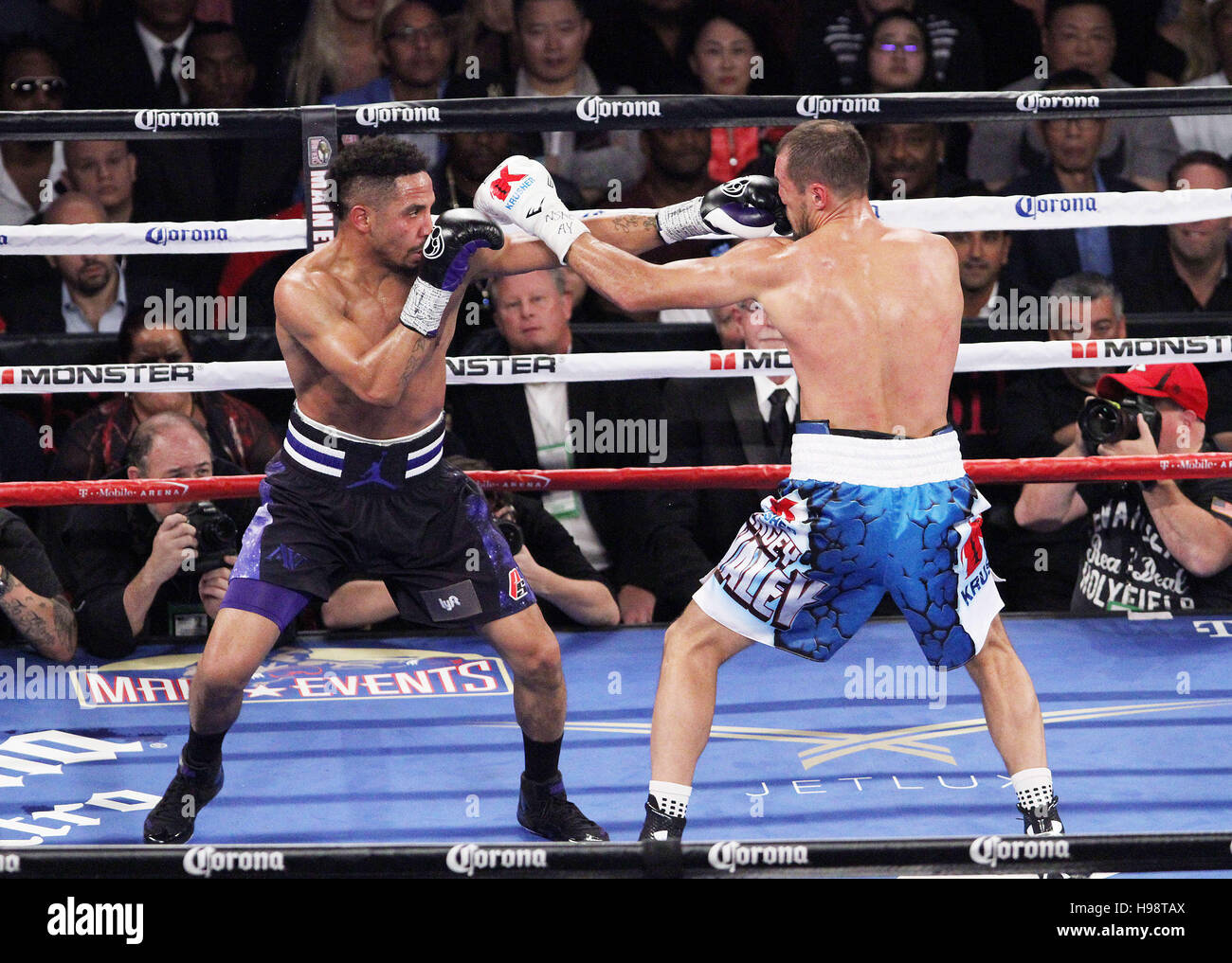 Las Vegas, Nevada, USA. 20th Nov, 2016. Light Heavyweight boxers Andre ...