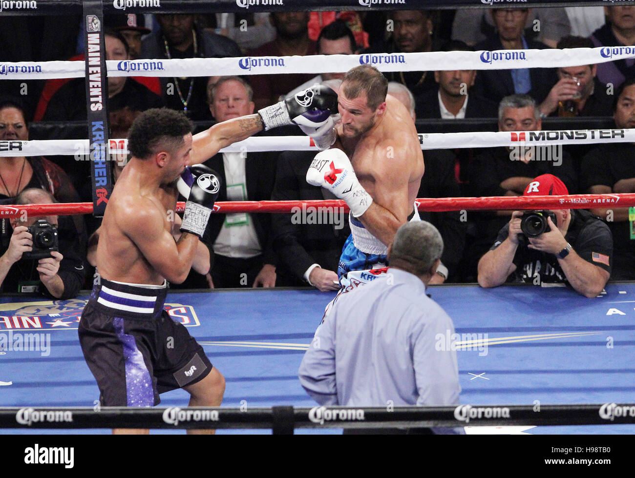 Las Vegas, Nevada, USA. 20th Nov, 2016. Light Heavyweight boxers Andre ...