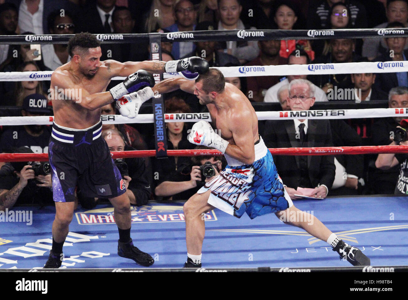 Las Vegas, Nevada, USA. 20th Nov, 2016. Light Heavyweight boxers Andre ...