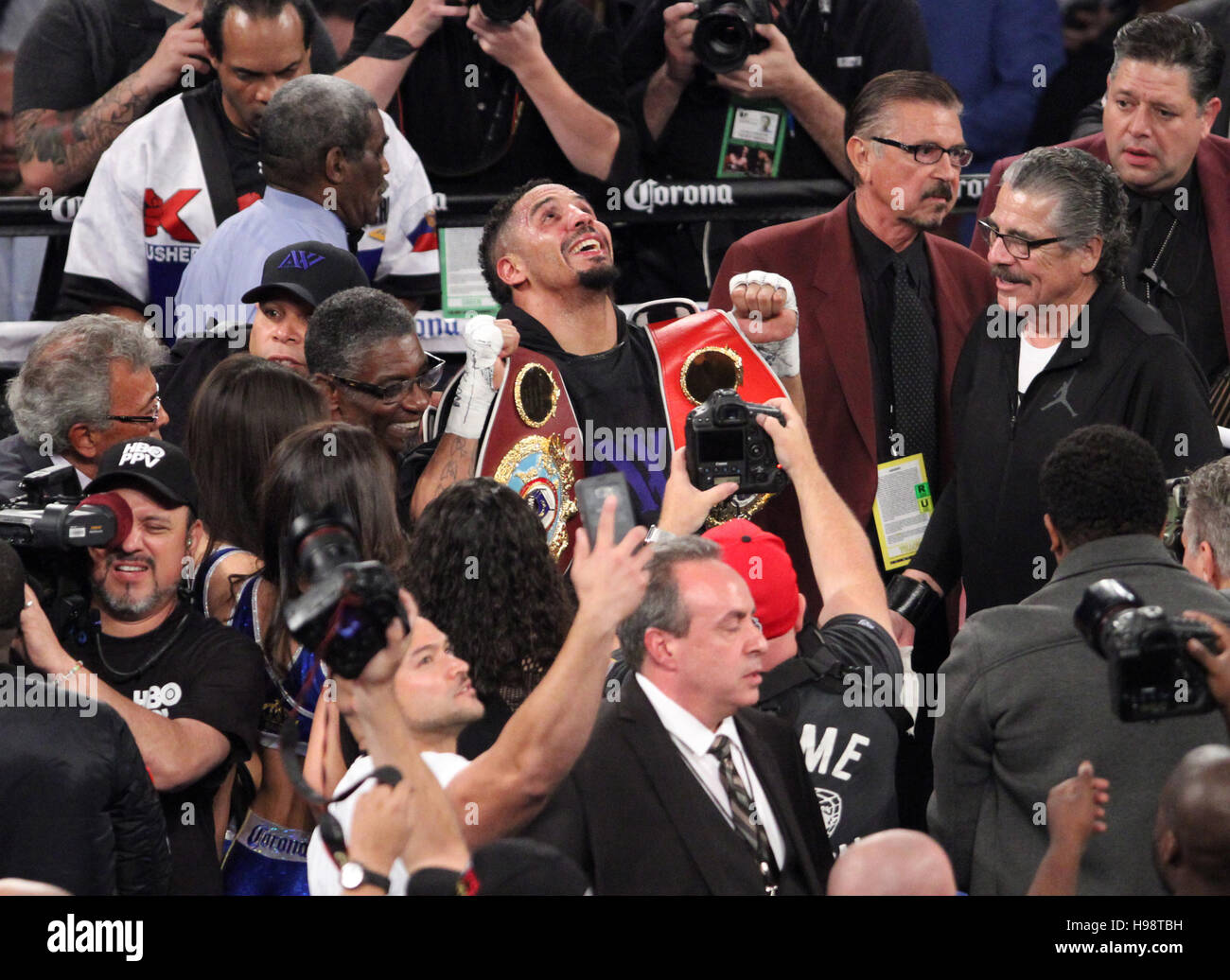 Las Vegas, Nevada, USA. 20th Nov, 2016. Light Heavyweight boxer Andre ...