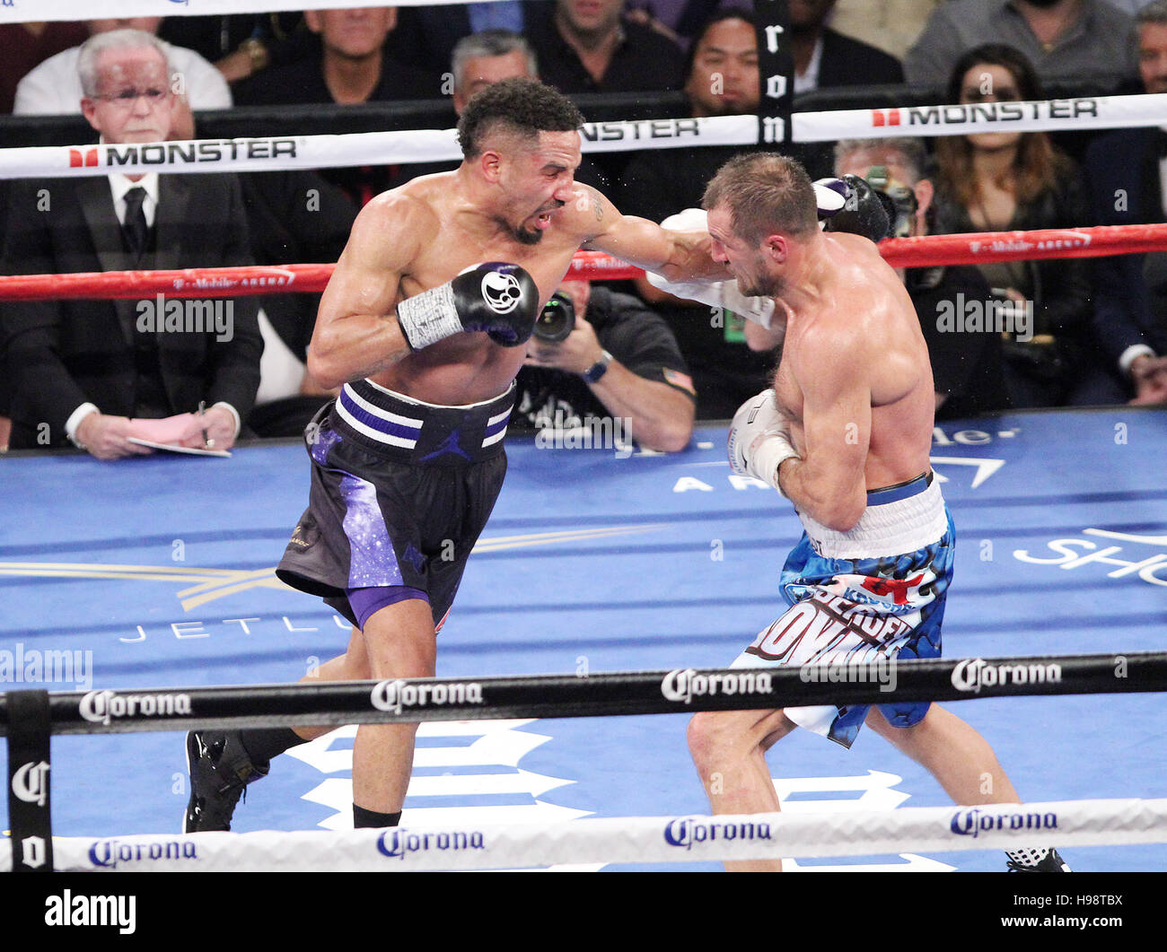 Las Vegas, Nevada, USA. 20th Nov, 2016. Light Heavyweight boxers Andre ...