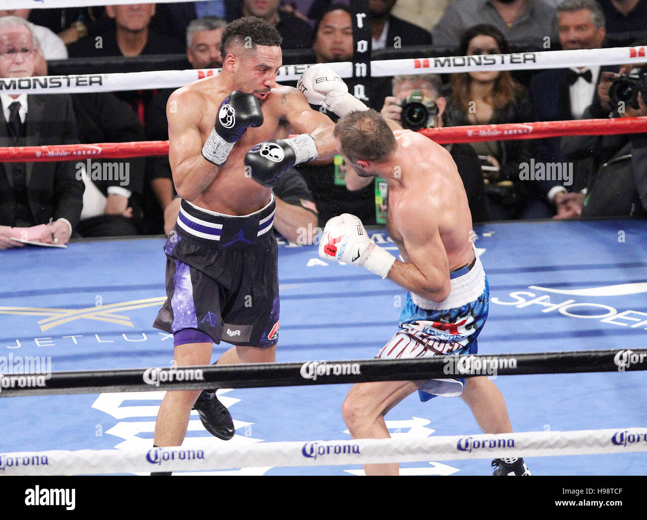 Las Vegas, Nevada, USA. 20th Nov, 2016. Light Heavyweight boxers Andre ...