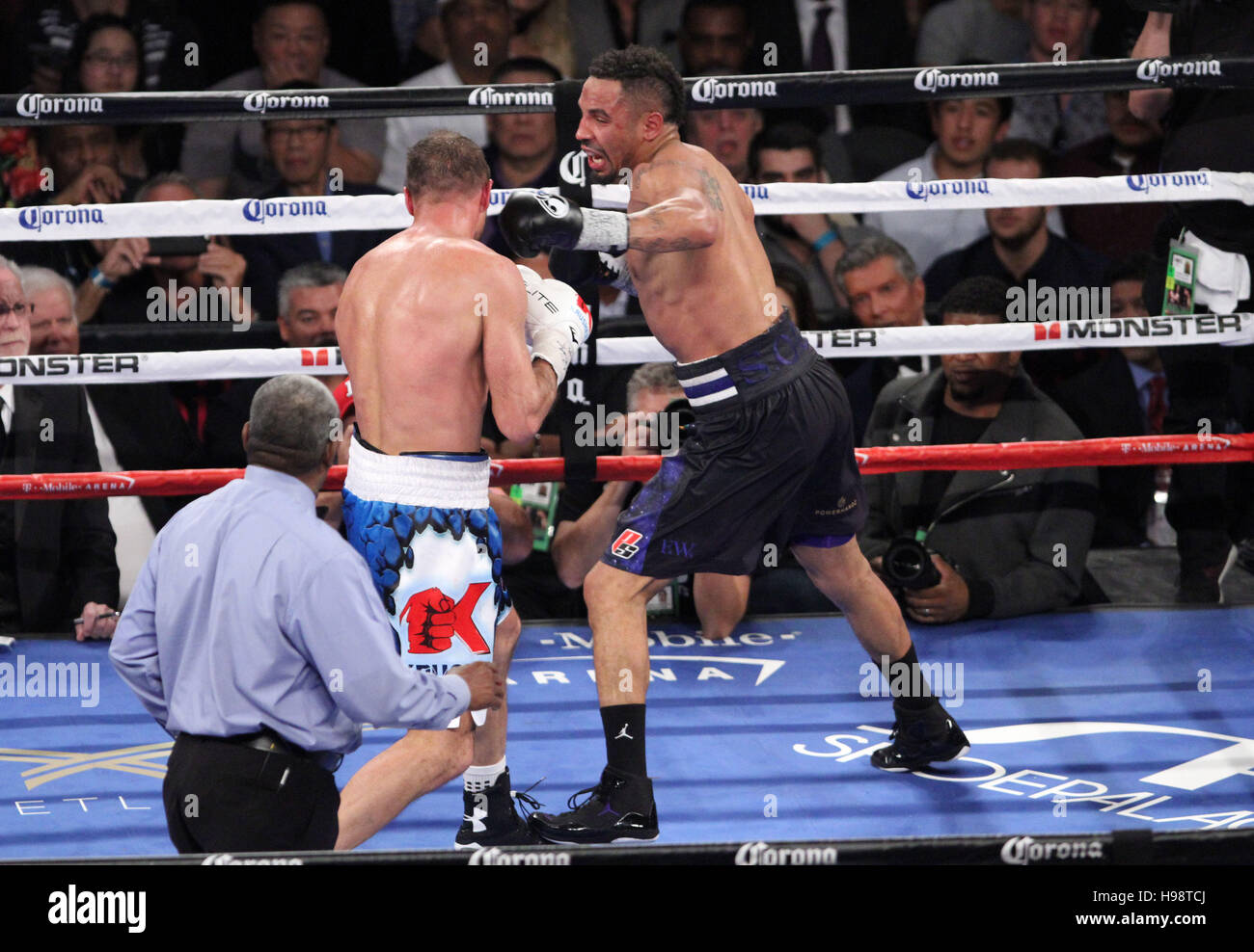 Las Vegas, Nevada, USA. 20th Nov, 2016. Light Heavyweight boxers Andre ...