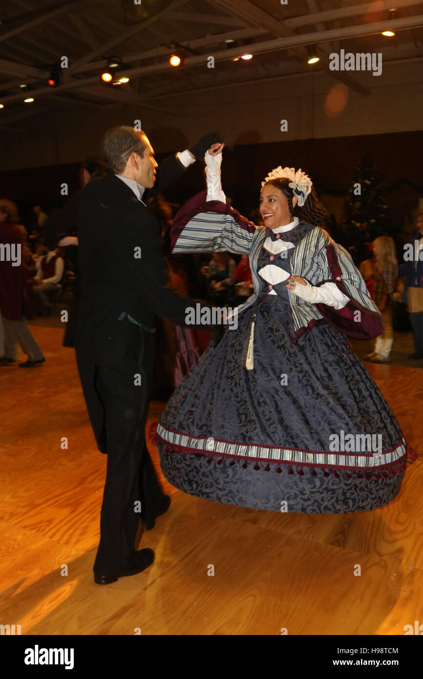 San Francisco, USA. 19th Nov, 2016. People in the costumes of Victoria ...
