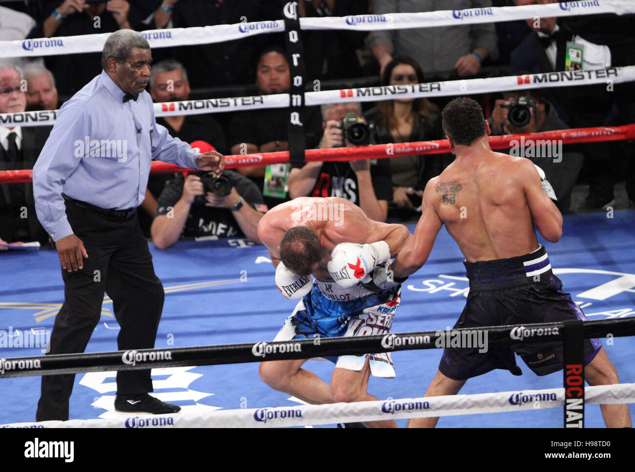 Las Vegas, Nevada, USA. 20th Nov, 2016. Light Heavyweight boxers Andre ...