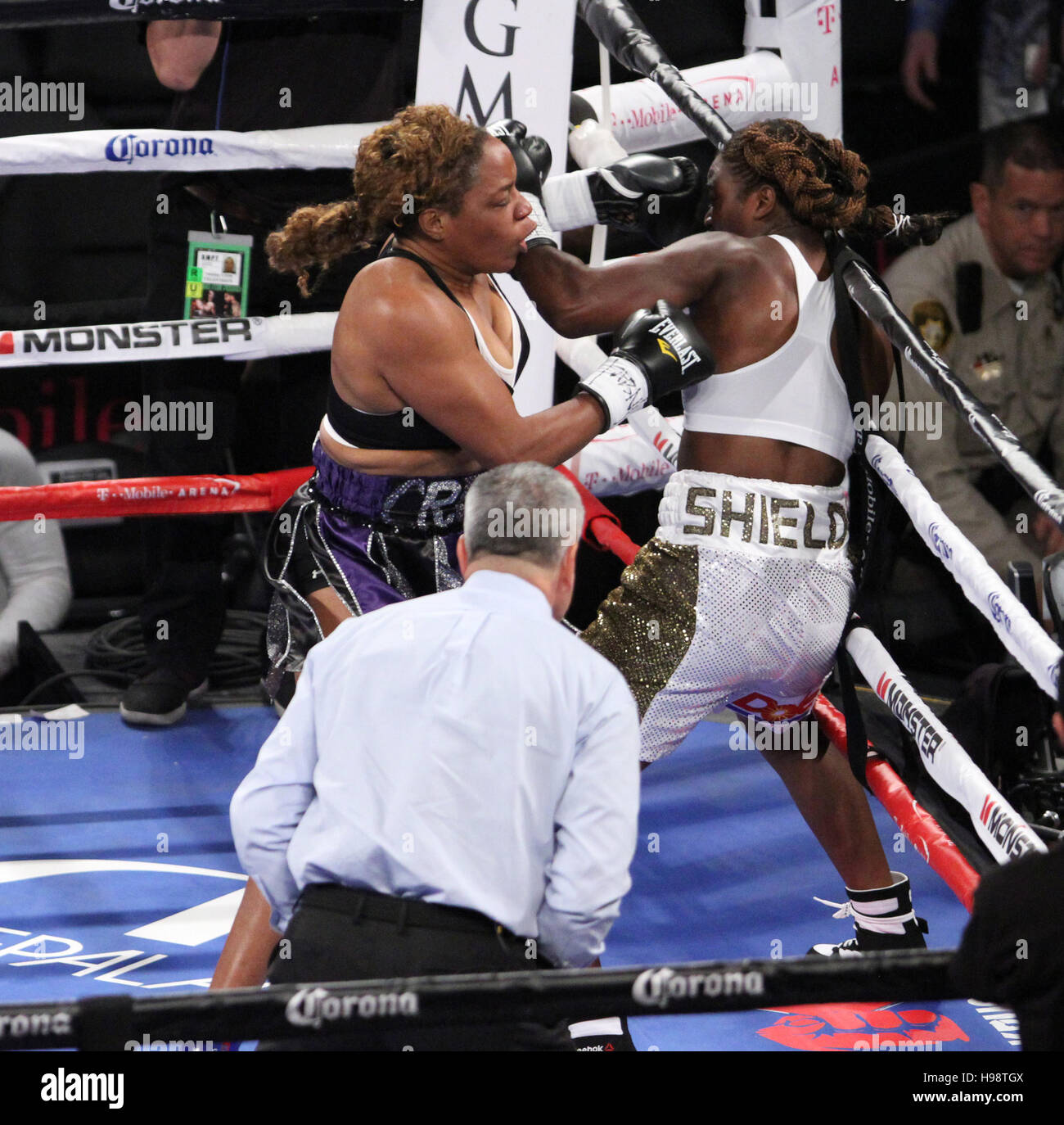 Las Vegas, Nevada, USA. 19th Nov, 2016. Olympian Claressa Shields makes ...
