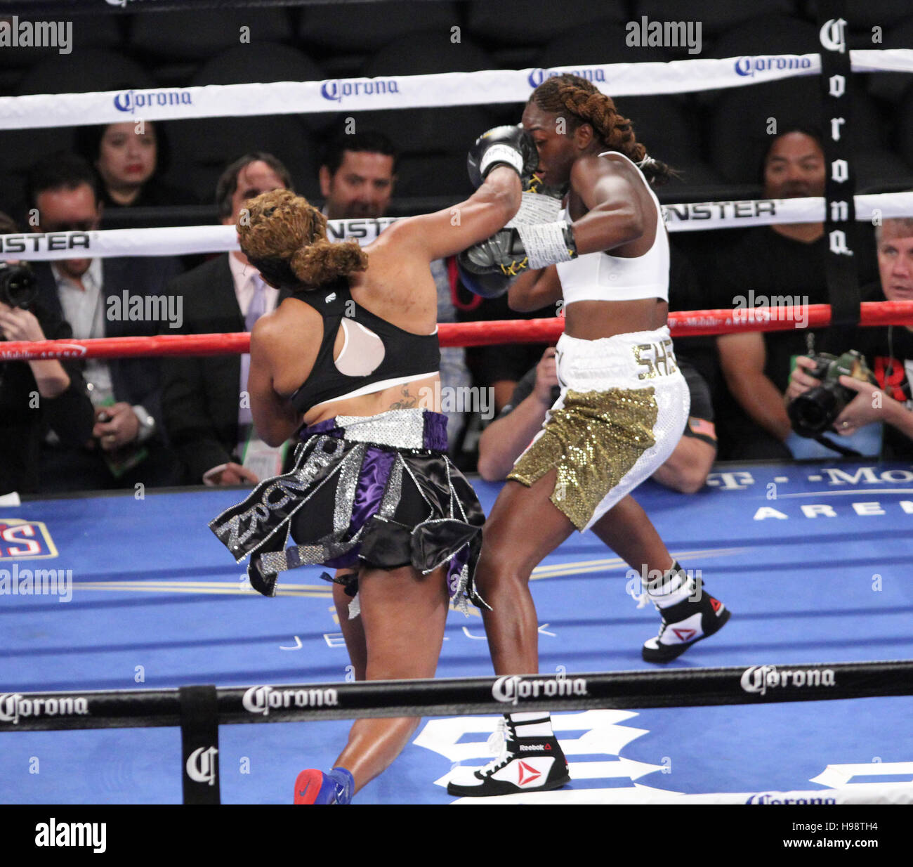 Las Vegas, Nevada, USA. 19th Nov, 2016. Olympian Claressa Shields makes ...