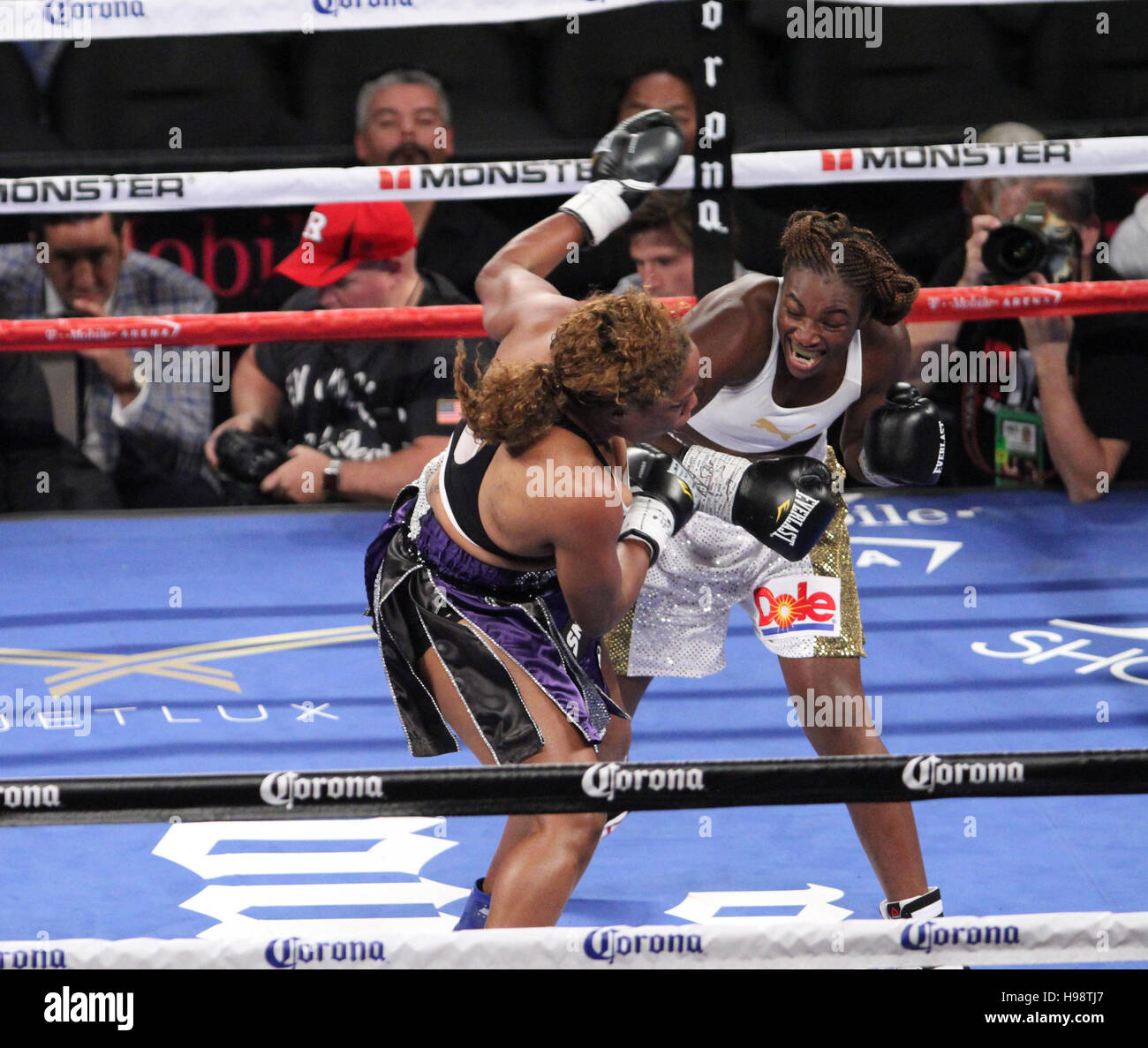 November 20, 2016 - Olympian Claressa Shields makes her professional ...