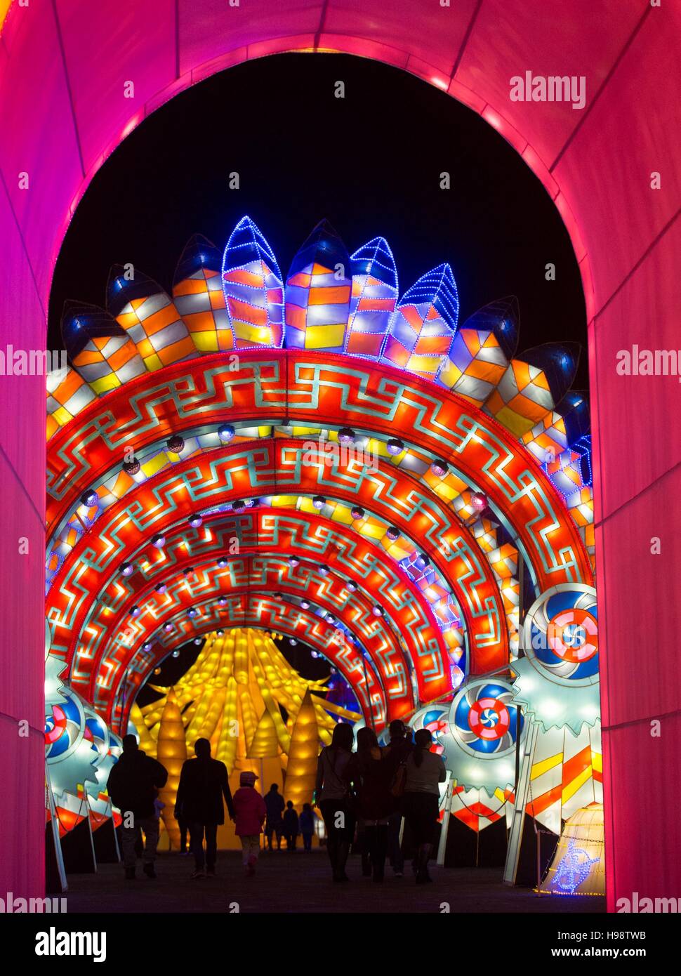 Phoenix, USA. 18th Nov, 2016. Colourful Chinese lanterns are seen ...
