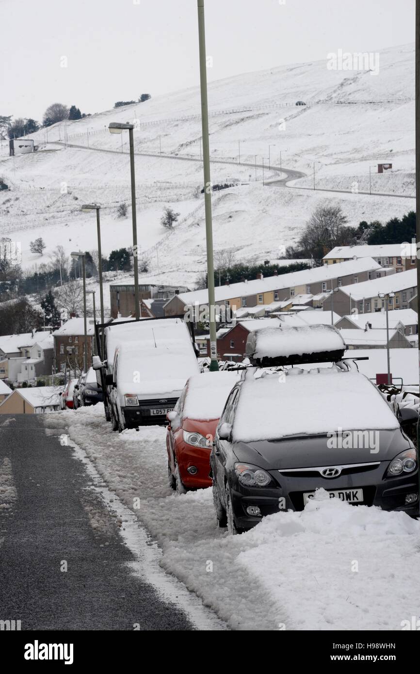 Wales, UK. 20th November, 2016. Snow in the village of Fochriw in South ...
