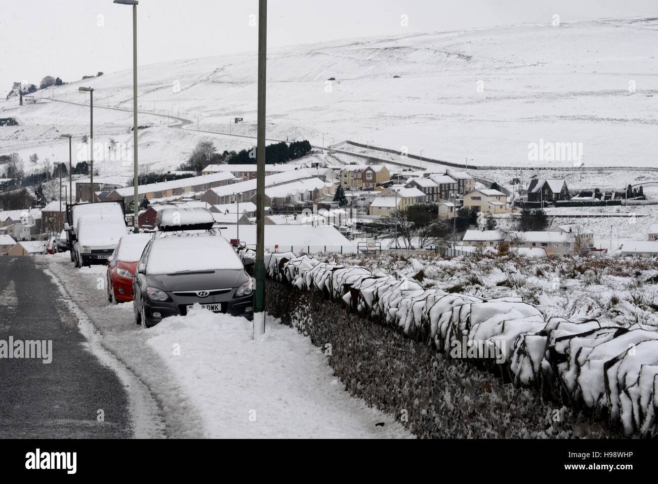 Wales, UK. 20th November, 2016. Snow in the village of Fochriw in South ...