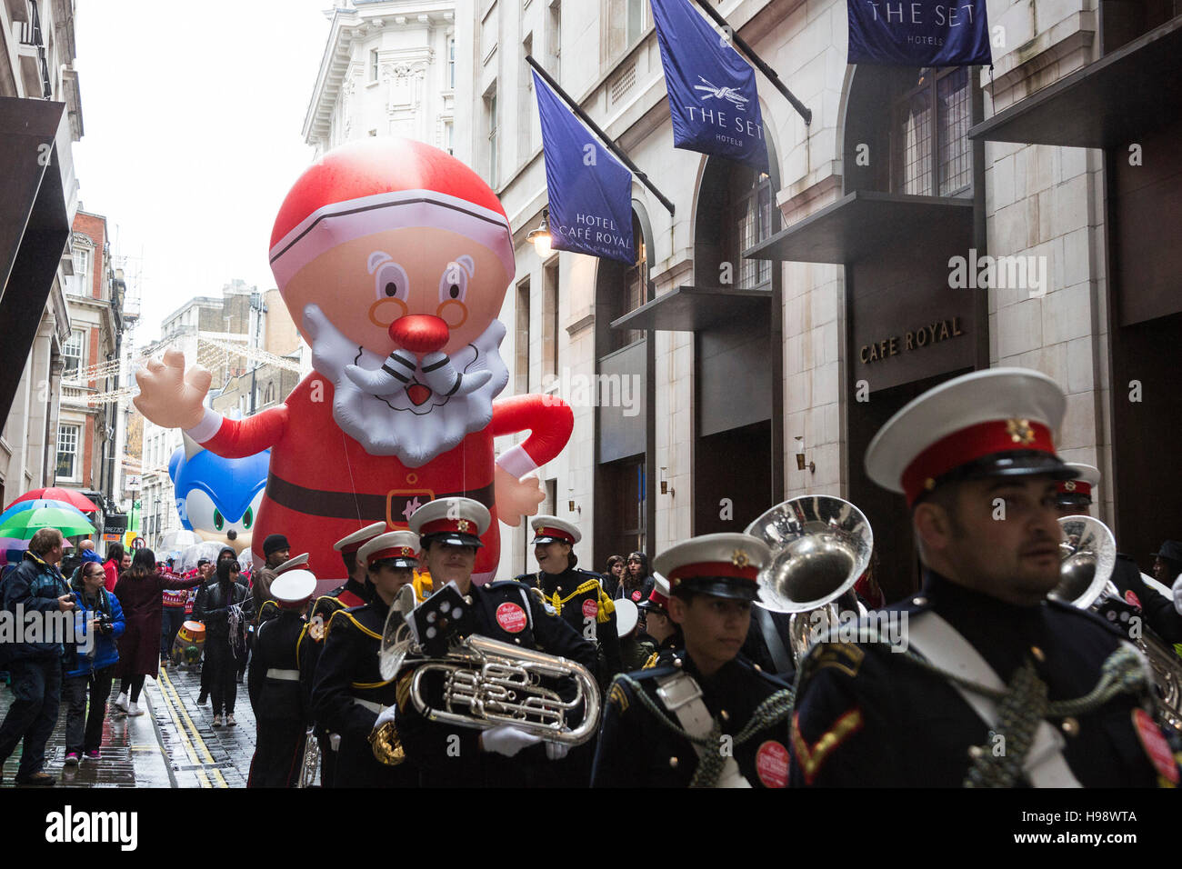 London, UK. 20 November 2016. The 2016 Hamleys Christmas Toy Parade ...