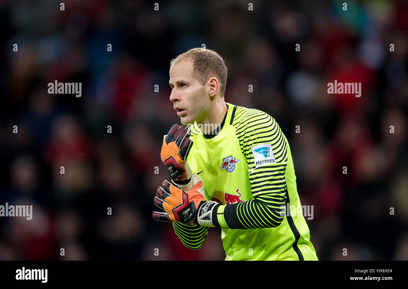 Leverkusen, Gemrany. 18th Nov, 2016. Leipzig's goalkeeper Peter Gulacsi ...