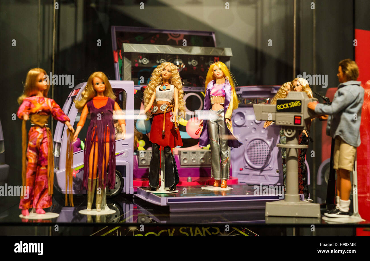 Celle, Germany. 18th Nov, 2016. Barbie dolls can be seen at the ...