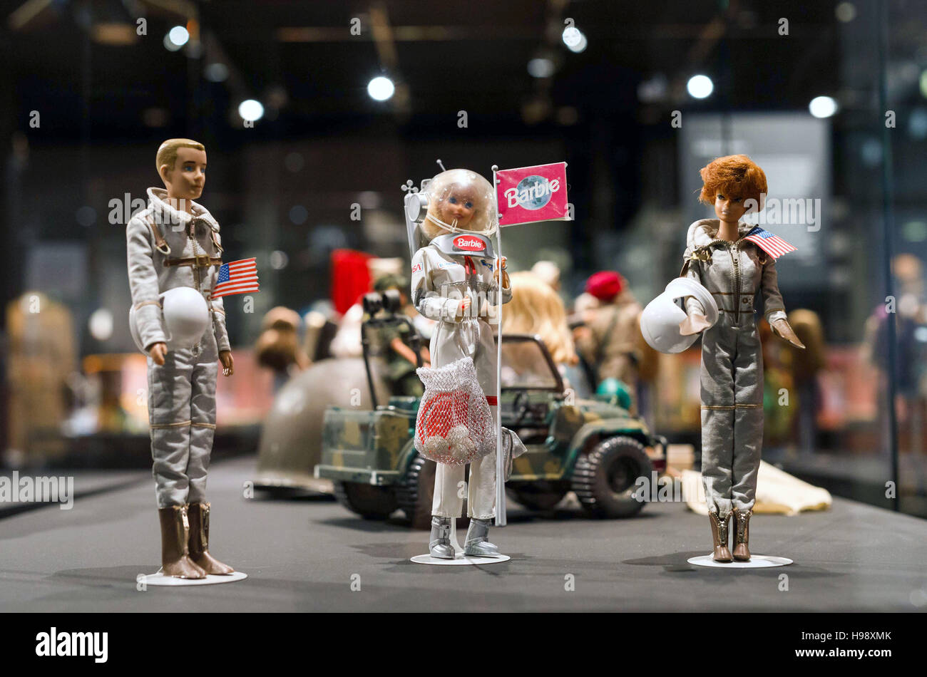 Celle, Germany. 18th Nov, 2016. Barbie dolls can be seen at the ...