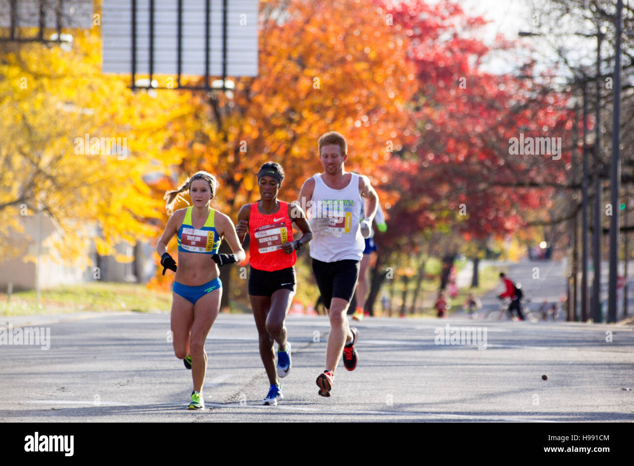 Philadelphia, Pennsylvania, USA. 20th Nov, 2016. Runners participate in ...
