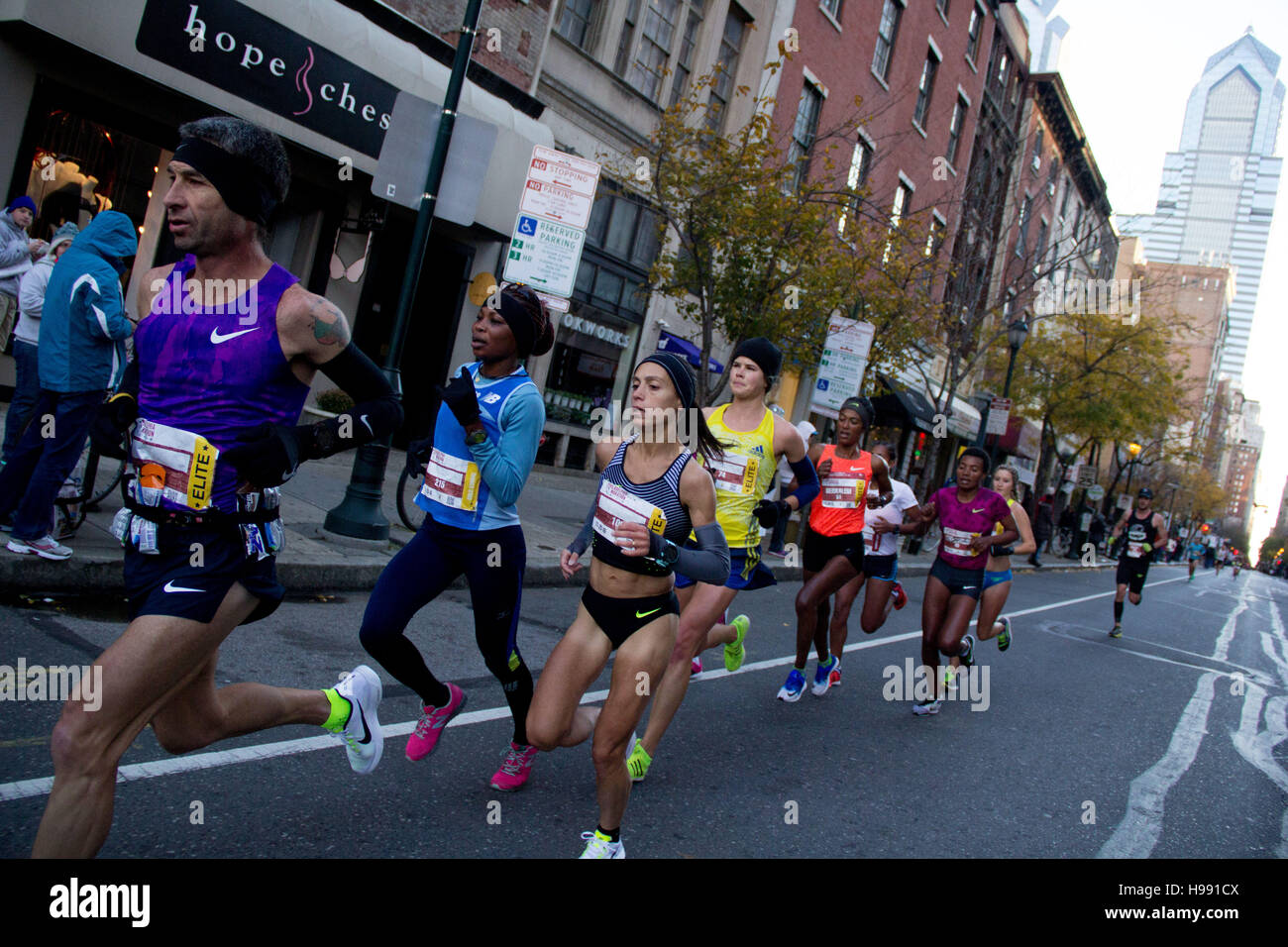 Philadelphia, Pennsylvania, USA. 20th Nov, 2016. Runners participate in ...