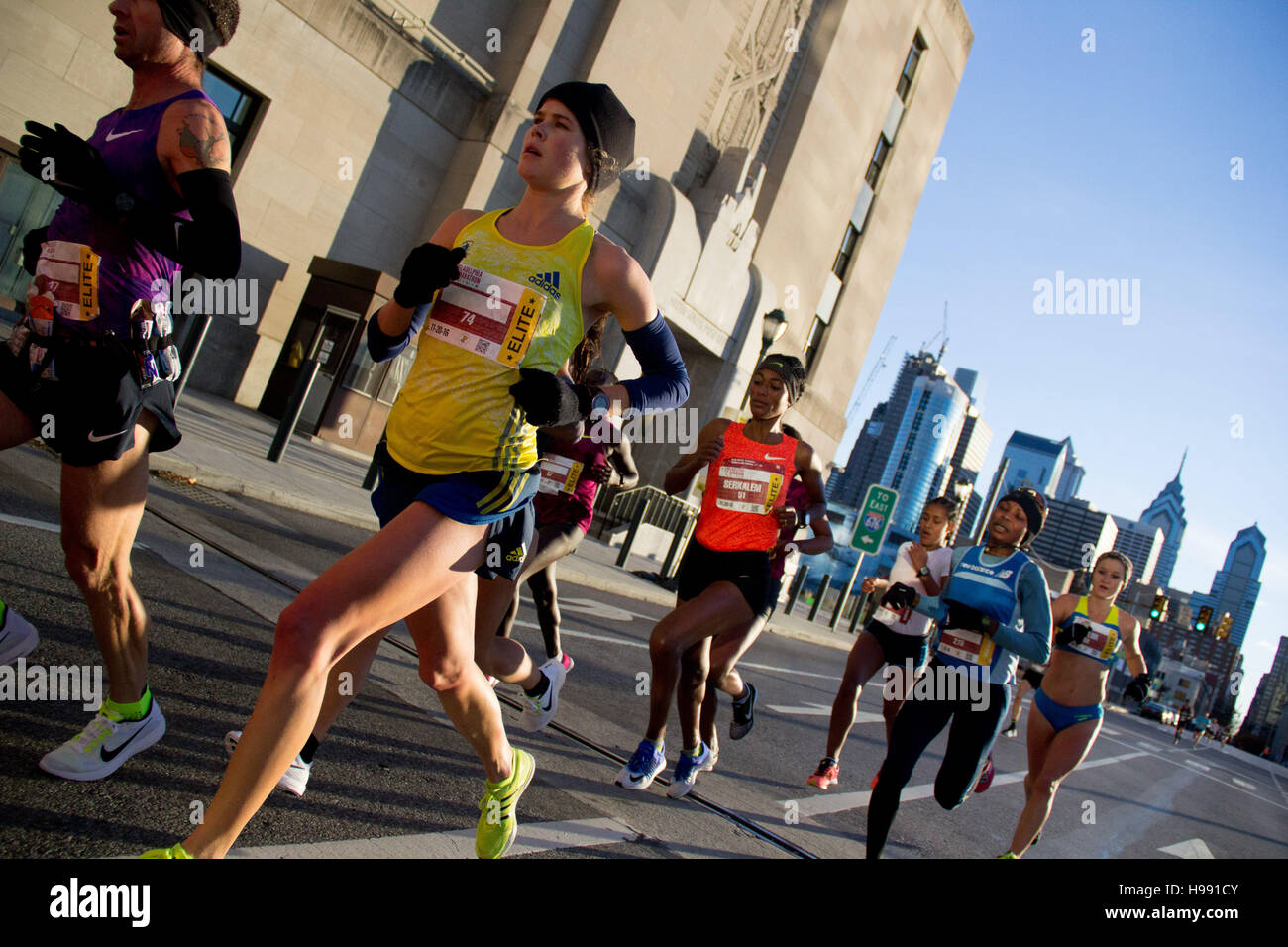 Philadelphia, Pennsylvania, USA. 20th Nov, 2016. Runners participate in ...