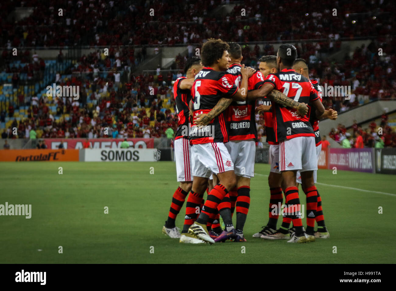 Rio De Janeiro, Brazil. 20th Nov, 2016. Flamengo players celebrate goal ...