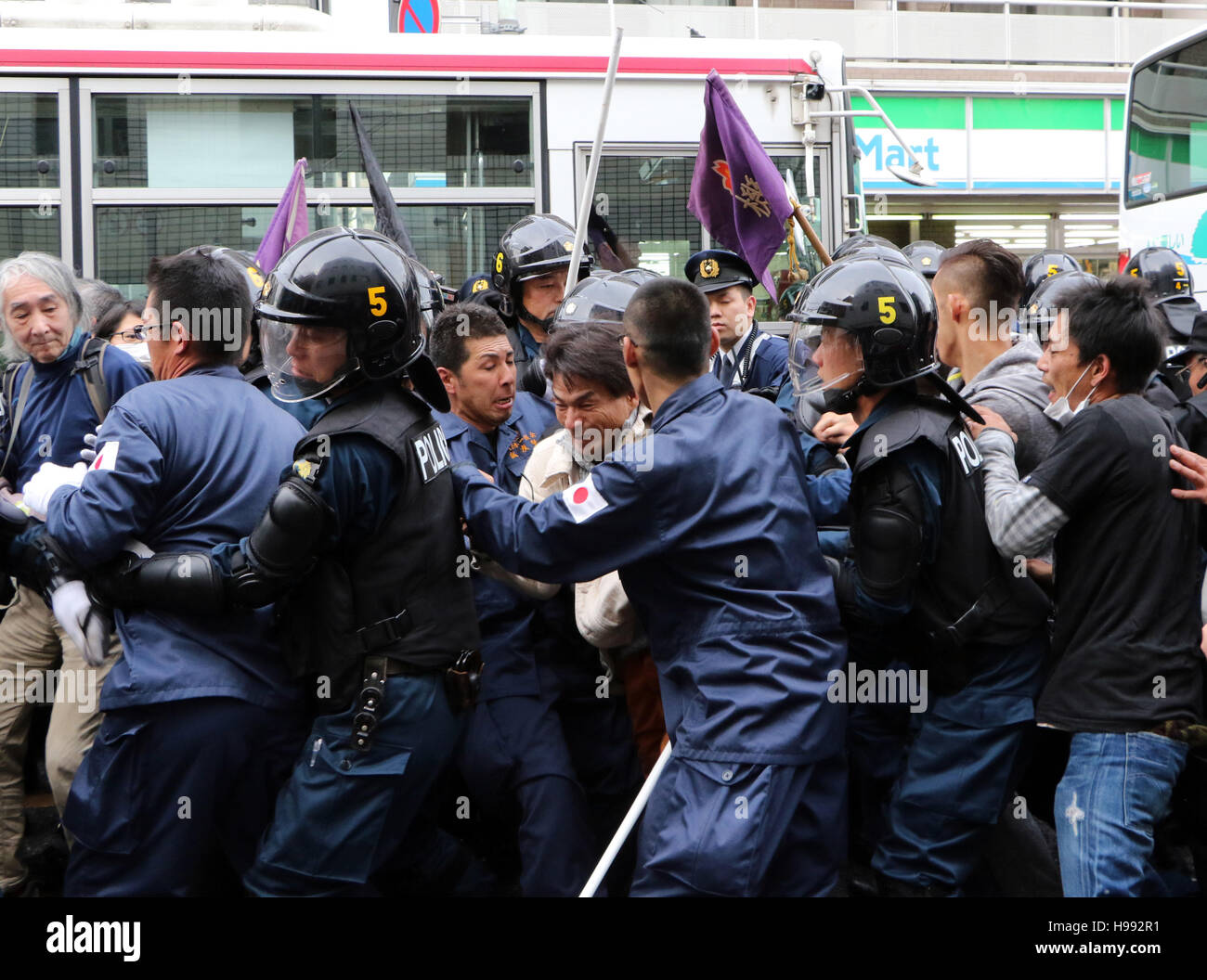 Group police officers in japan hi-res stock photography and images - Alamy