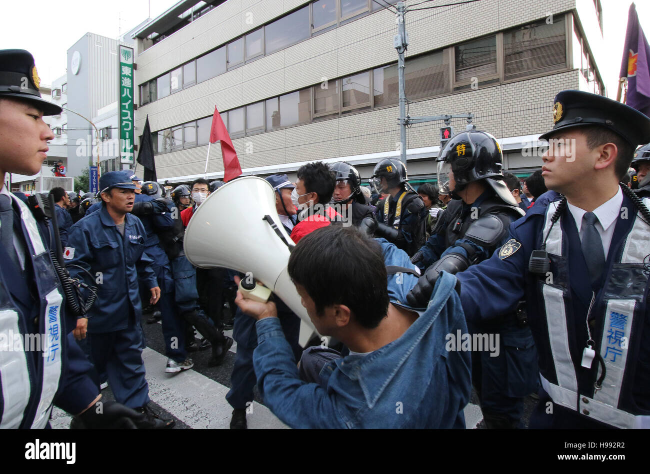 Japan Police Demonstration Stock Photos & Japan Police Demonstration ...