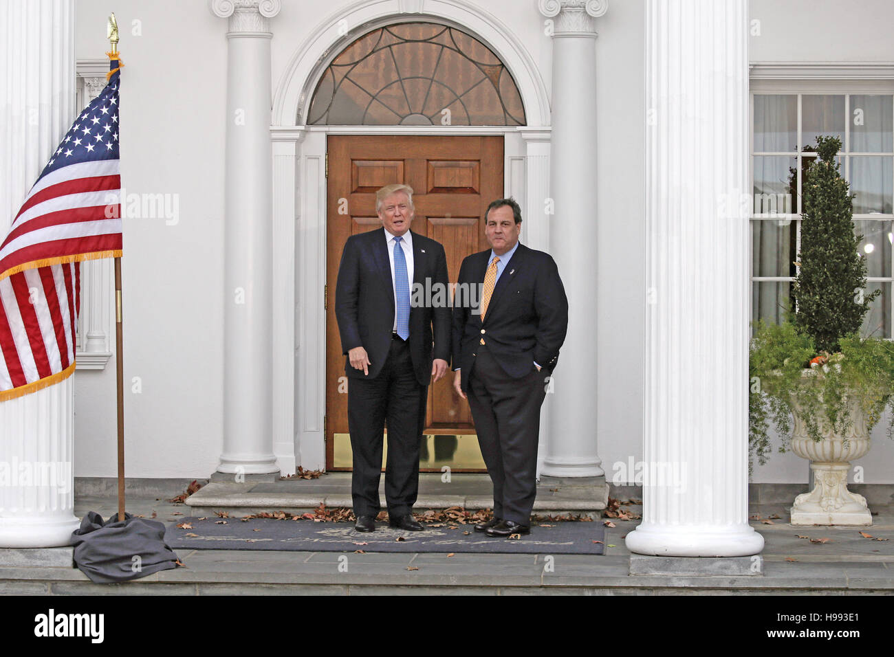 United States President-elect Donald Trump (L) poses with New Jersey ...