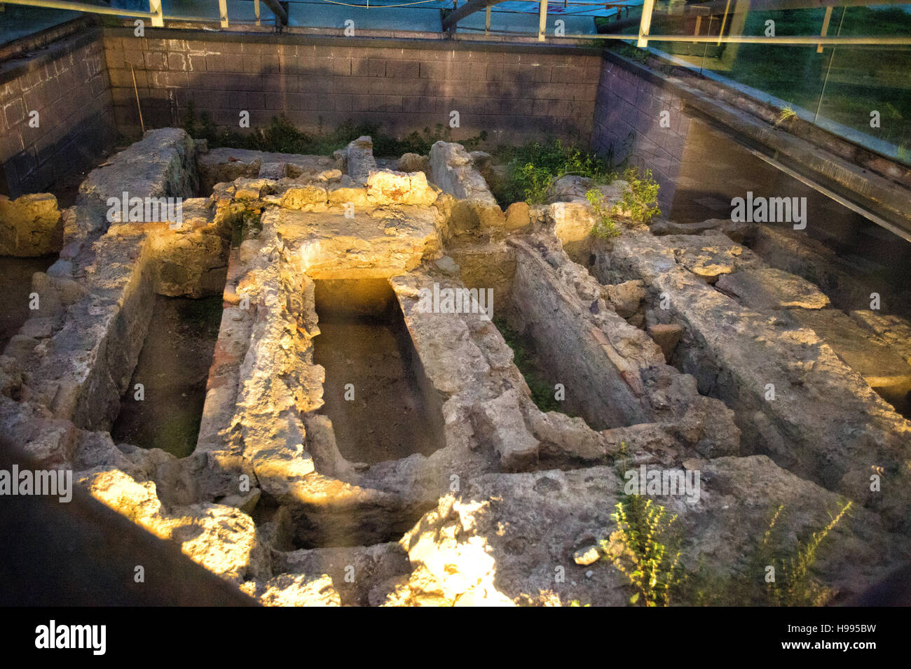 Medieval grave hi-res stock photography and images - Alamy