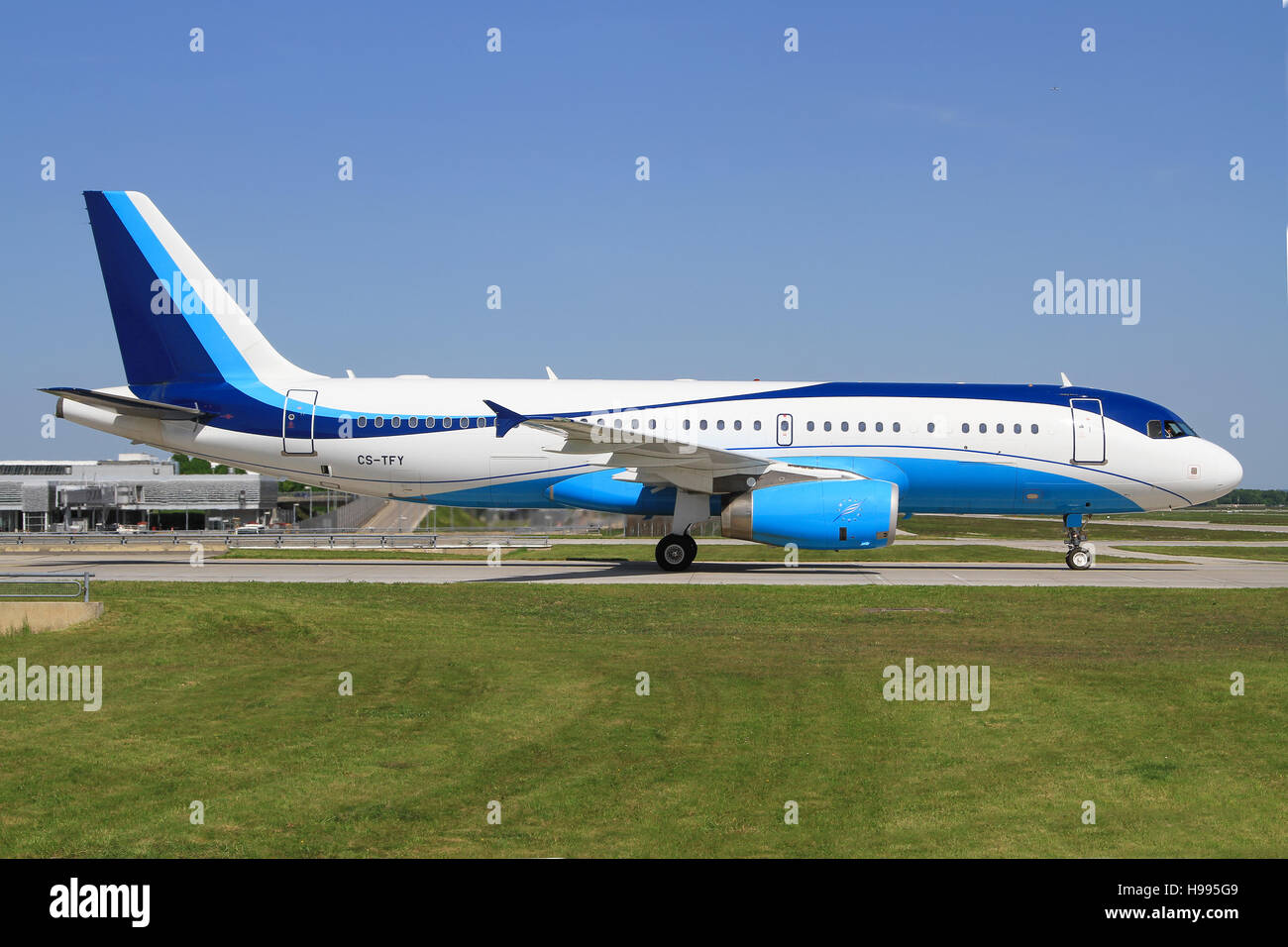 Jet bus hi-res stock photography and images - Alamy