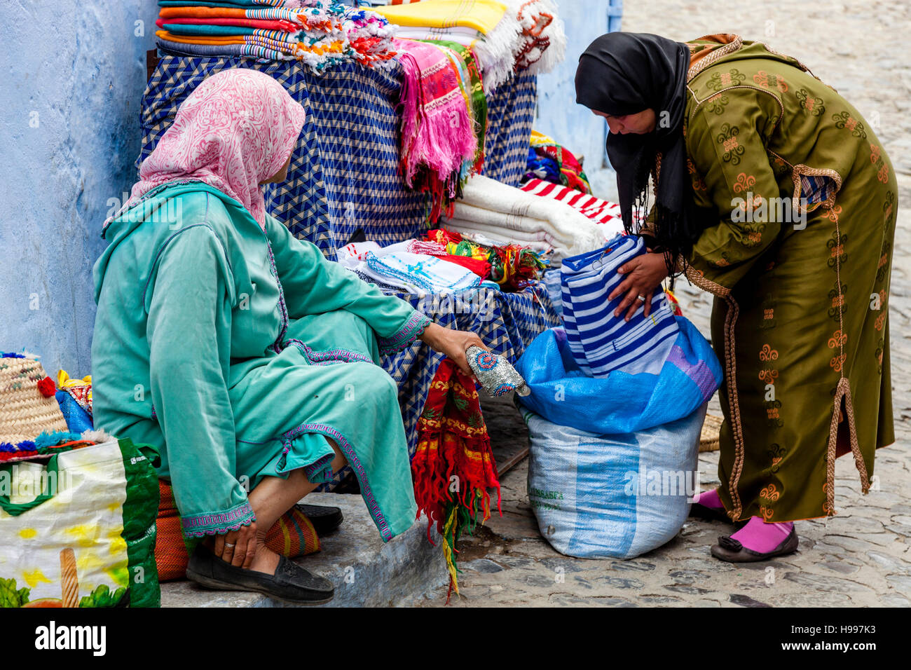 Chefchaouen woman in traditional dress hi-res stock photography and ...