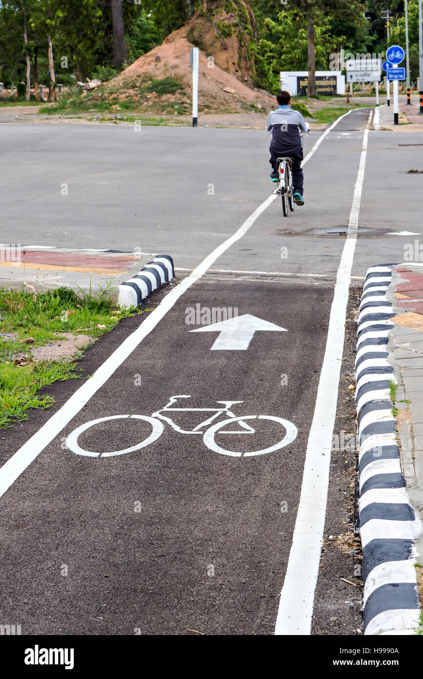 Bicycle lane sign on the road focus on symbol Stock Photo - Alamy