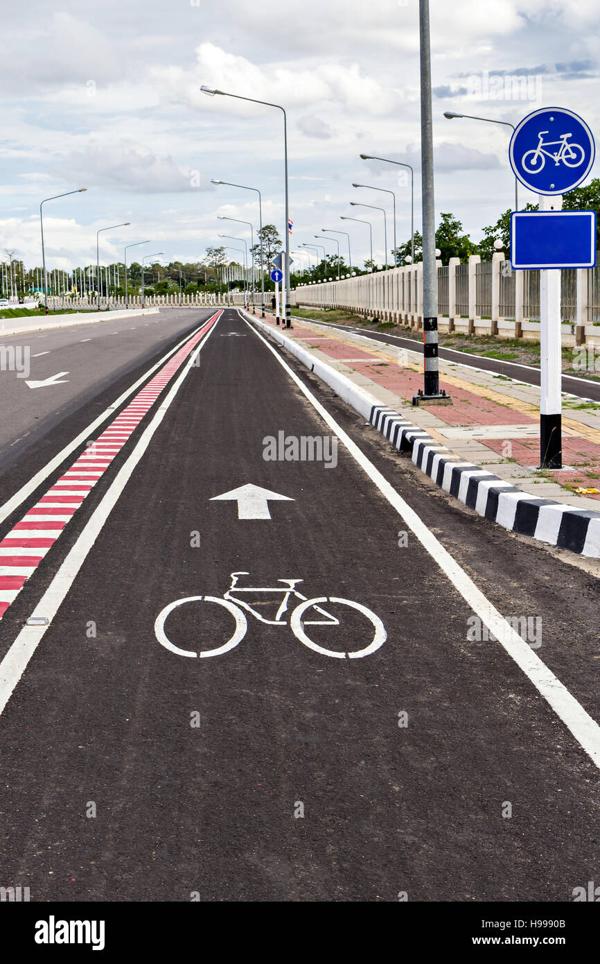 Bicycle lane sign on the road focus on symbol Stock Photo - Alamy
