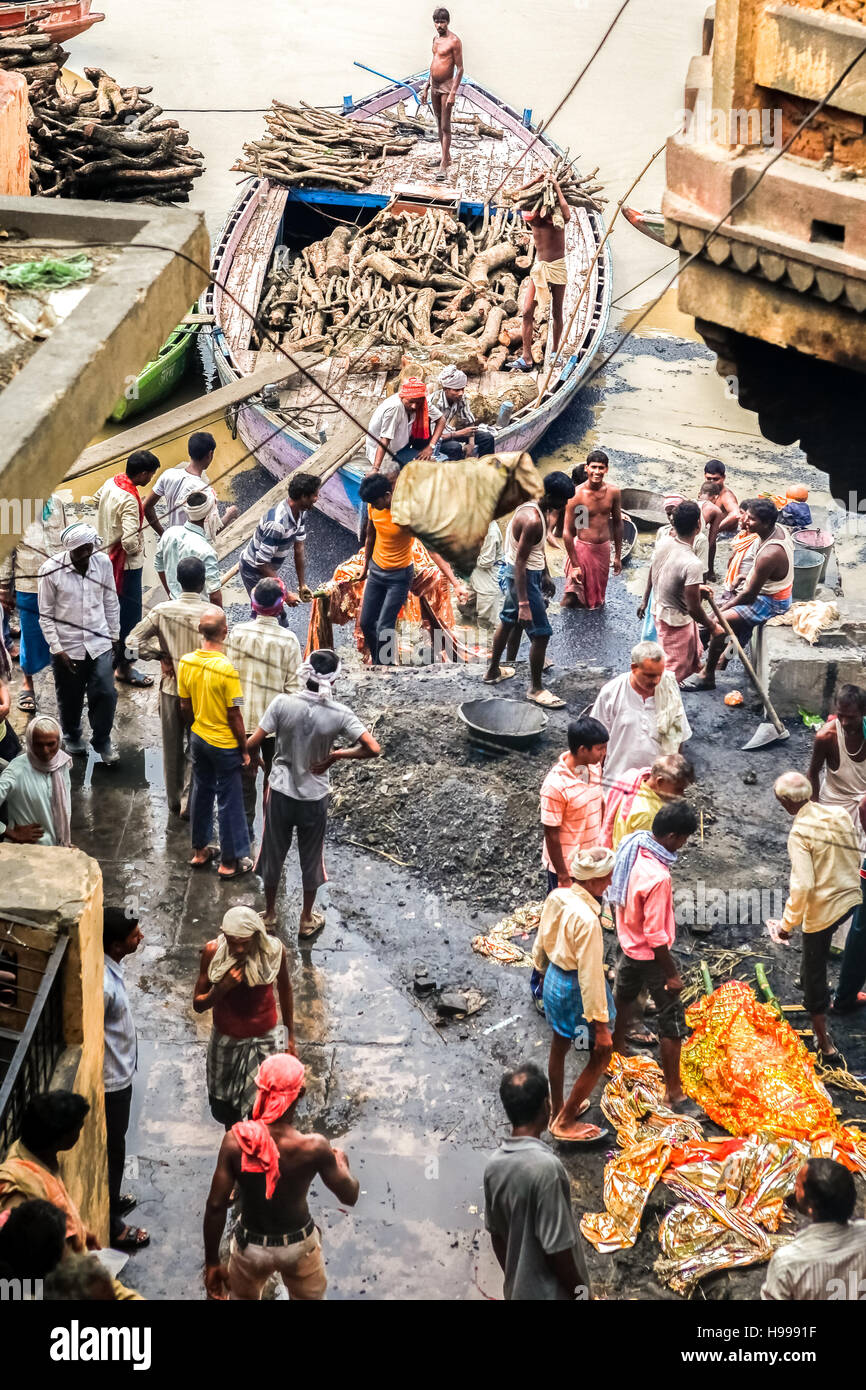 Preparation for Hindu cremation ceremony at Manikarnika Ghat, the ...