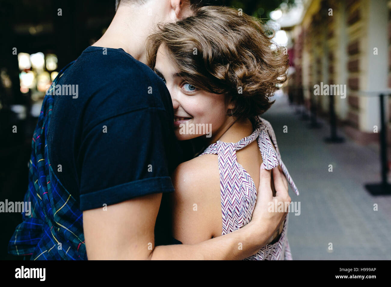 couple hugging in the street Stock Photo - Alamy