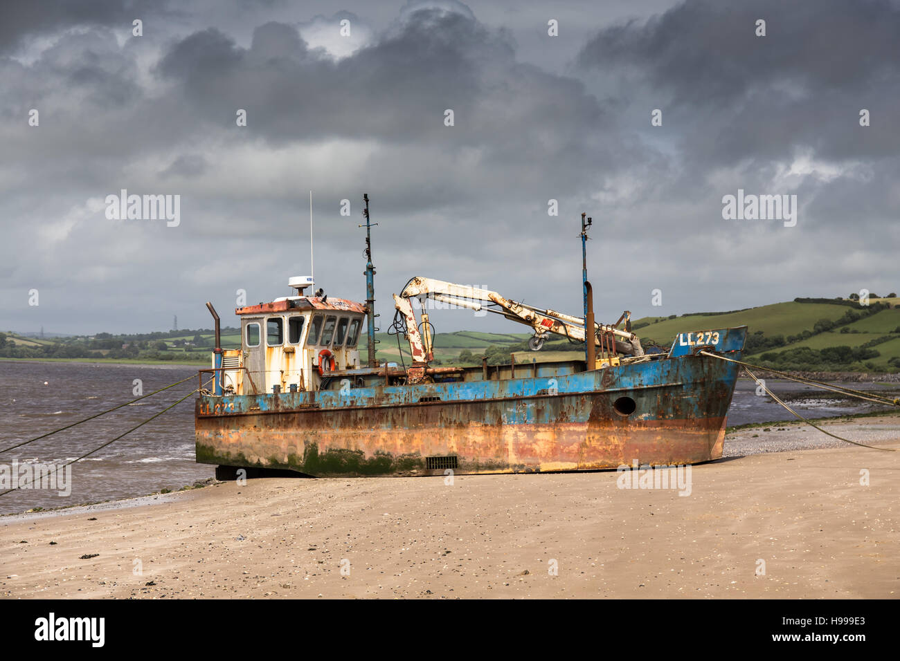 Old rusty boat hi-res stock photography and images - Alamy